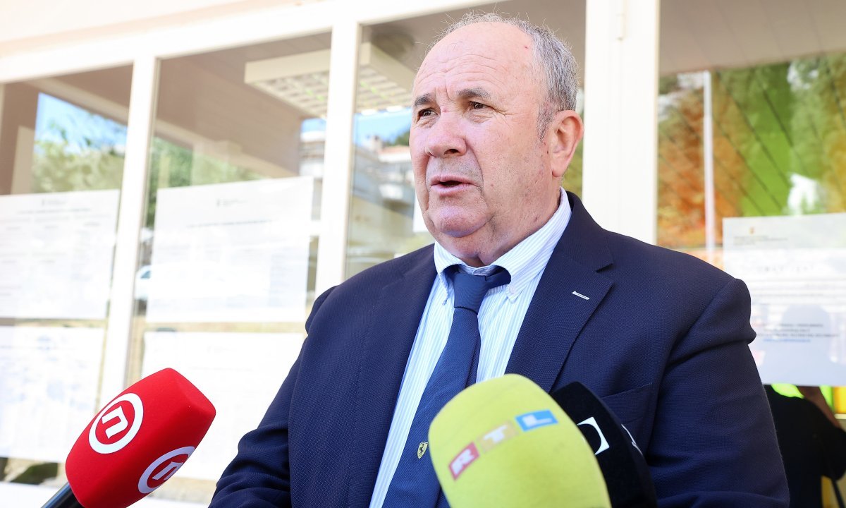 Kupac za Kerumova zemljišta u Supetru i u Starom Gradu ponudio 60.000 ...