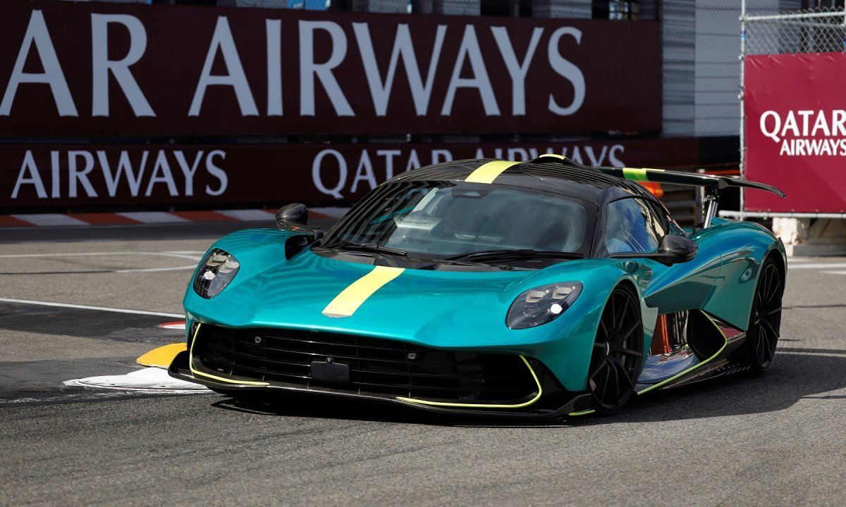 Aston Martin Valhalla na legendarnoj F1 stazi: Alonso provozao ...