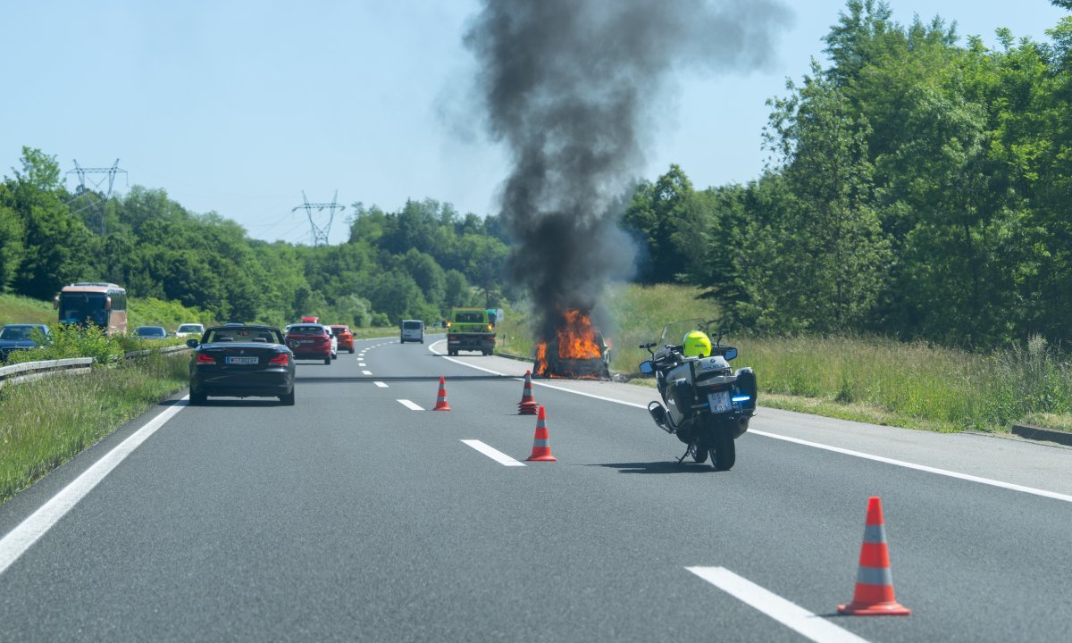 Izgorio automobil na autocesti A1 u smjeru Zagreba, kolona sve veća - tportal