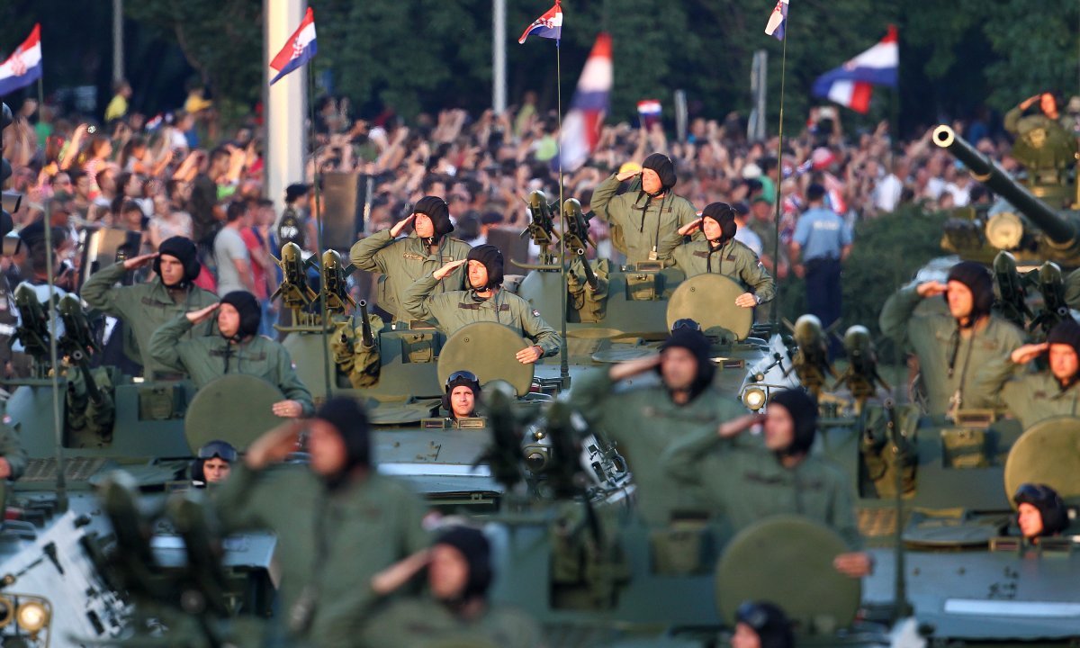 FOTO Pogledajte kako je vojni mimohod izgledao prije 10 godina - tportal