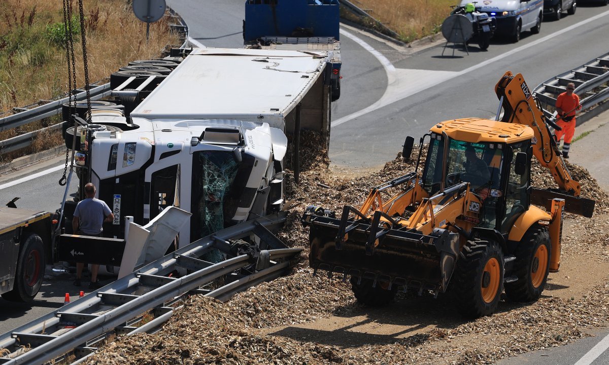 Prevrnuo se kamion na autocesti A3 prema Bregani: Promet je bitno ...