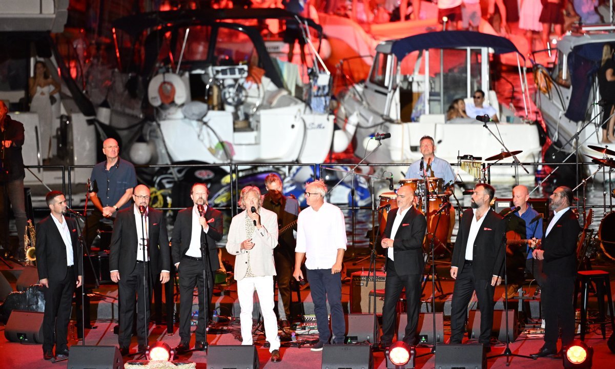 Pogledajte spektakularnu atmosferu uoči početka koncerta u čast velikog Olivera - tportal