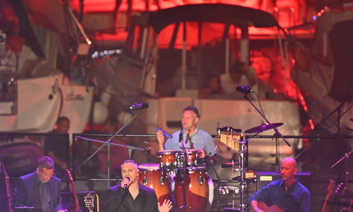 Pogledajte spektakularnu atmosferu uoči početka koncerta u čast velikog Olivera - tportal