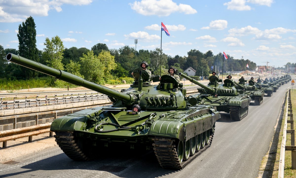 Tenkovi Leopard 2A8 na Držićevoj spremni za mimohod - tportal