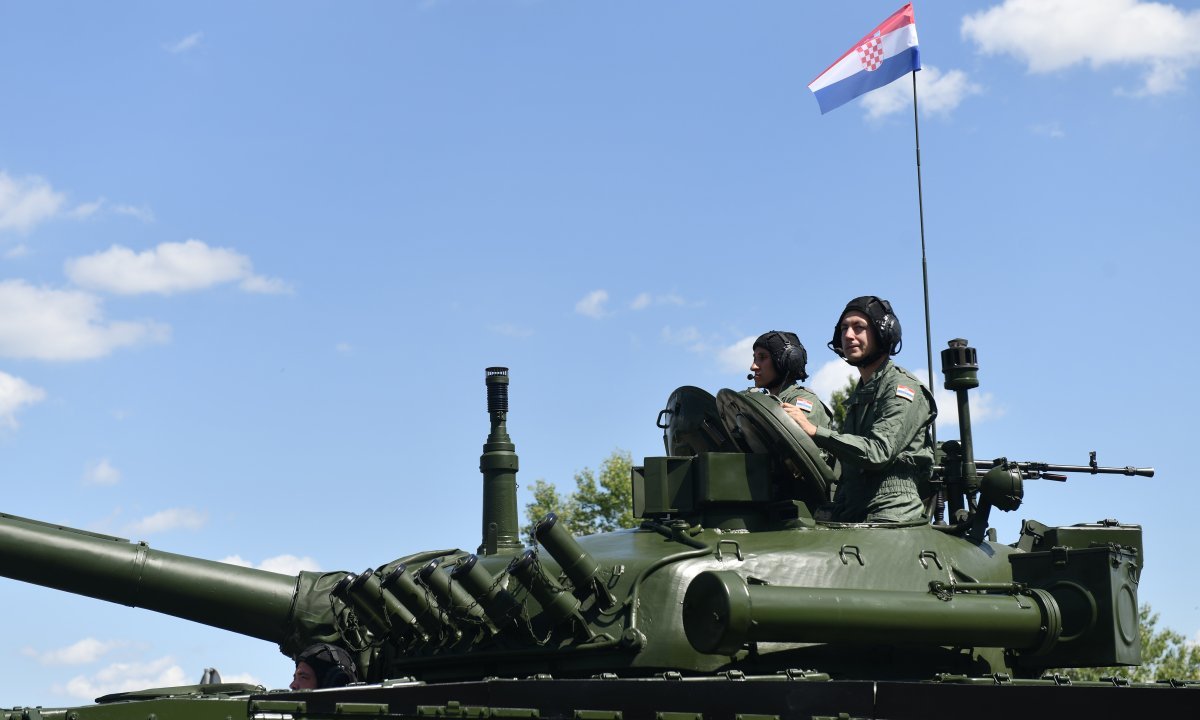 Tenkovi Leopard 2A8 na Držićevoj spremni za mimohod - tportal