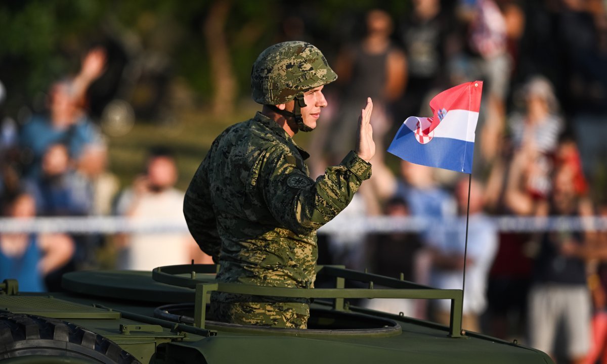 Tenkovi, haubice, oklopnjaci... pogledajte čime sve raspolaže Hrvatska ...
