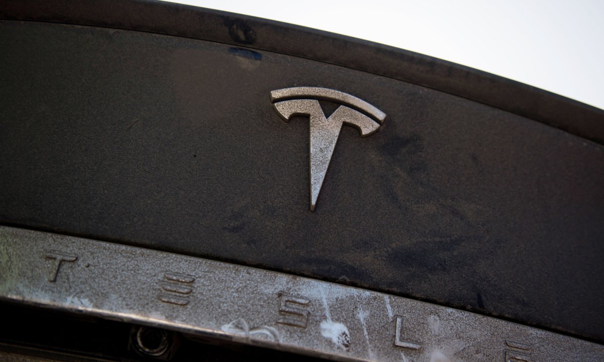 Tesla mora platiti kaznu od 200 milijuna dolara zbog nesreće auta s ...