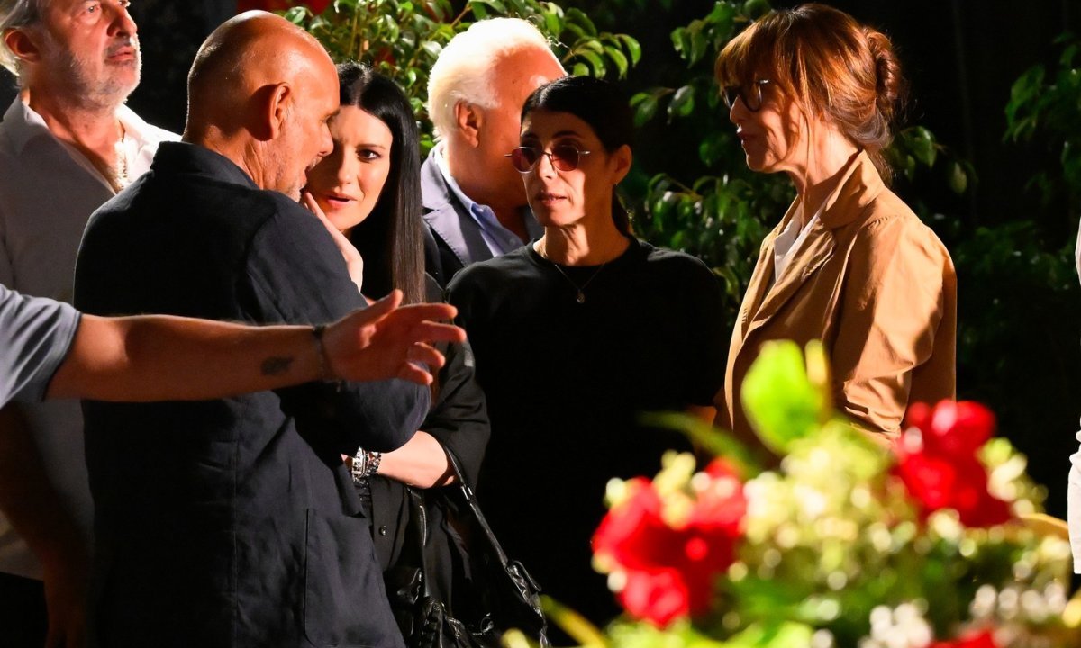 Tuga u Rimu: Italija se oprostila od televizijske legende, viđene Laura ...