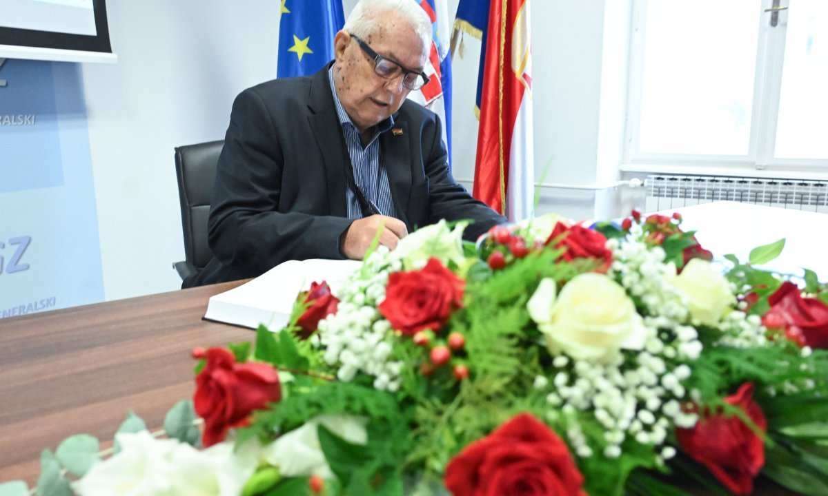 Pogledajte tko se došao oprostiti od generala Ante Rose - tportal