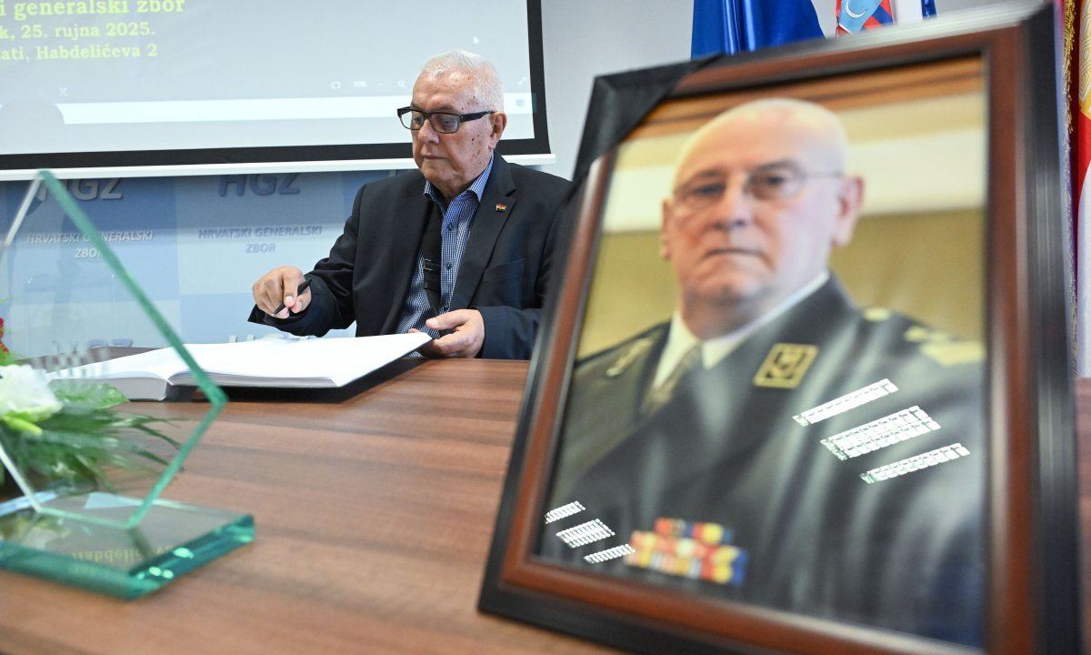 Pogledajte tko se došao oprostiti od generala Ante Rose - tportal