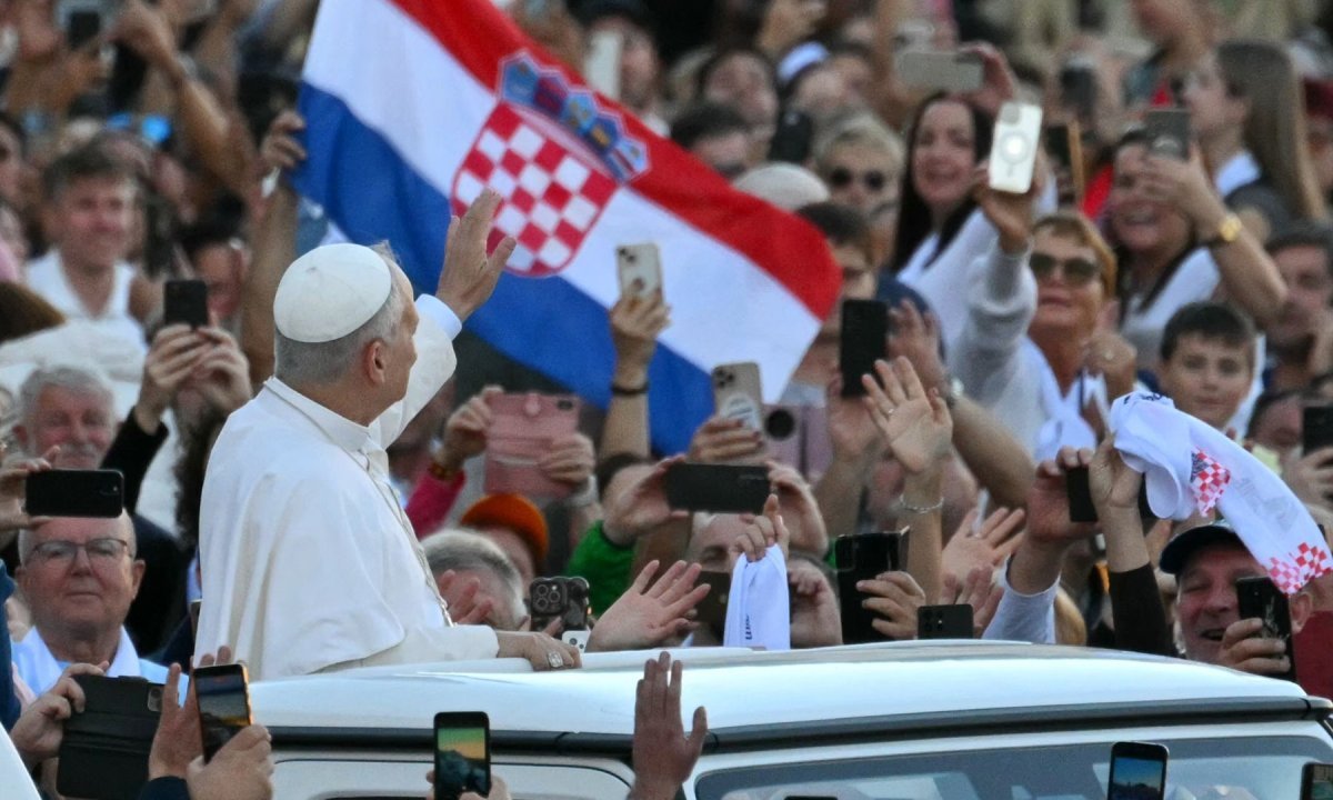 Papa Lav dočekao Hrvate u Vatikanu, poslao im poruku: 'Gdje god da se nalazite...' - tportal