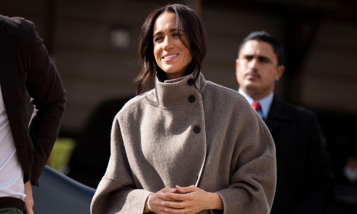 Meghan Markle pronašla je u Zari fantastičnu jaknu: Model od 90 eura ...