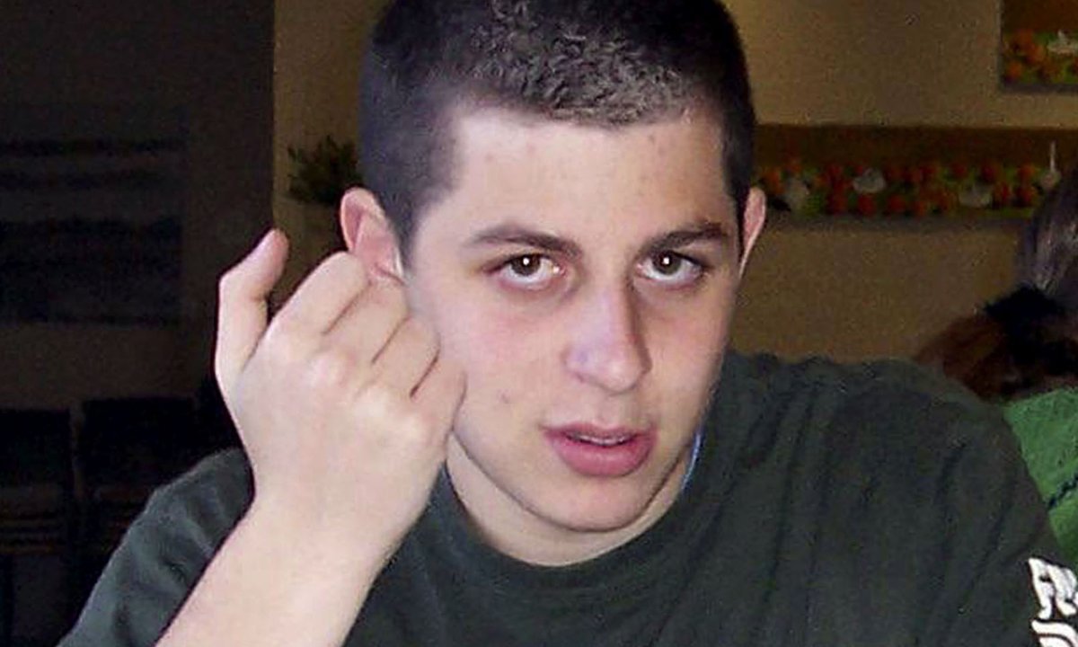 Gilad Shalit ponovno s obitelji nakon 1.940 dana - tportal