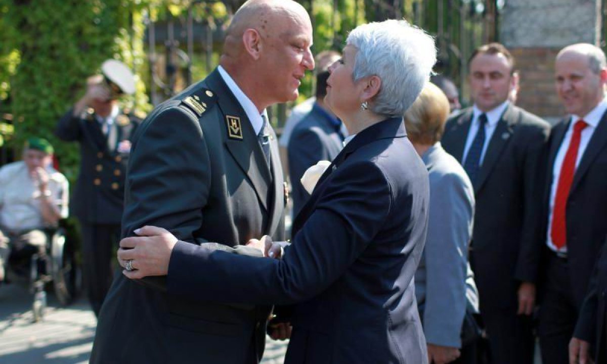 Rojsu poljubac, Doliću 'poljubac smrti' - tportal