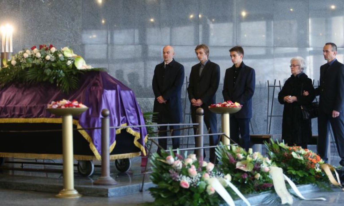 Neutješna obitelj i prijatelji ispratili Maju Petrin - tportal