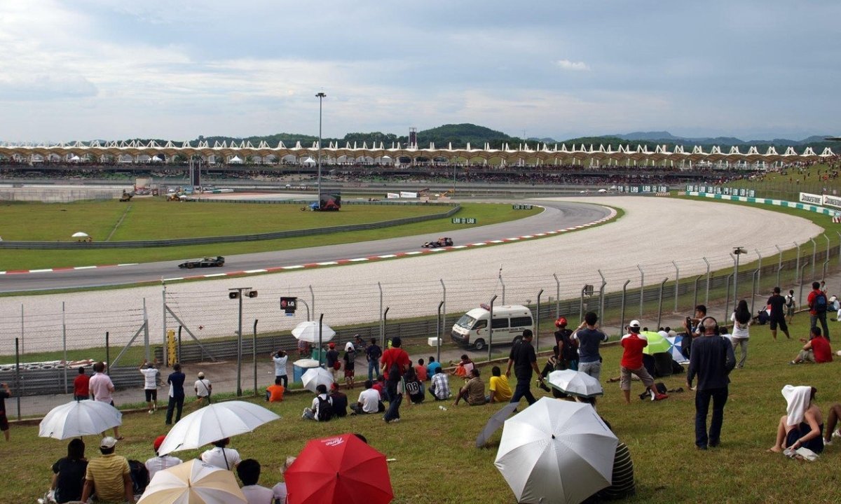 Bizarna utrka izazvala nevjericu na F1 stazi u Maleziji: Svi vozači ...