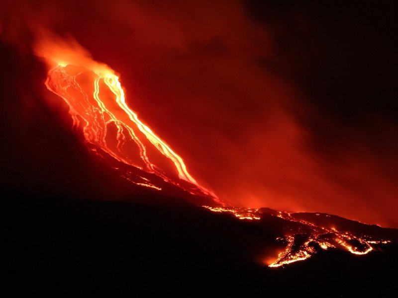 Spektakularna erupcija vulkana u hrvatskom susjedstvu prizemljila sve ...