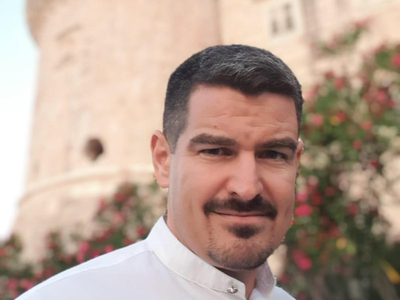 Marko Pecotić snimio spot za emotivnu pjesmu 'Kruh sa sedam kora' koja ...