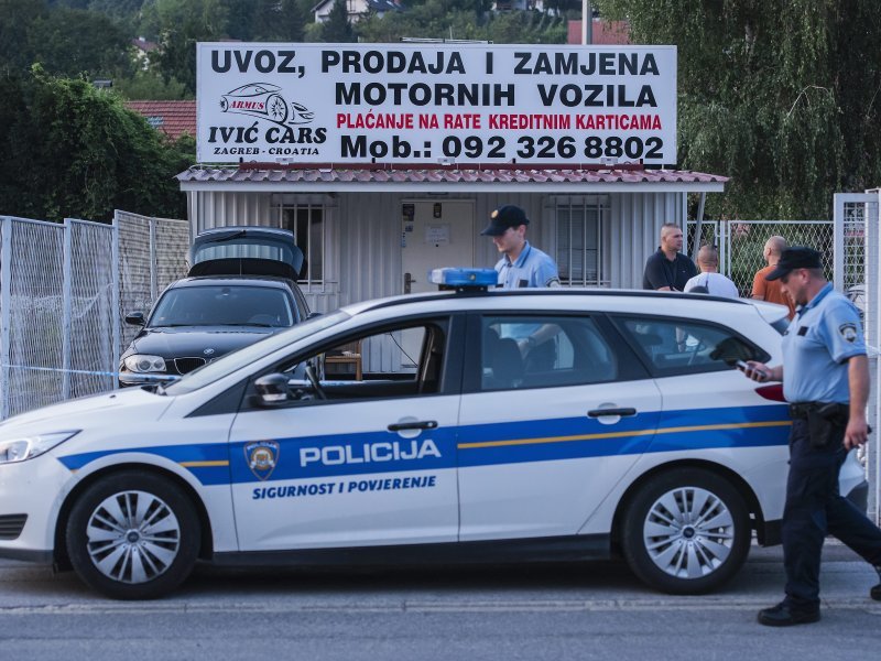 Uhićen muškarac za kojeg policija smatra da je postavio bombu pod BMW ... Uhićen muškarac za kojeg policija smatra da je postavio bombu pod BMW ...
