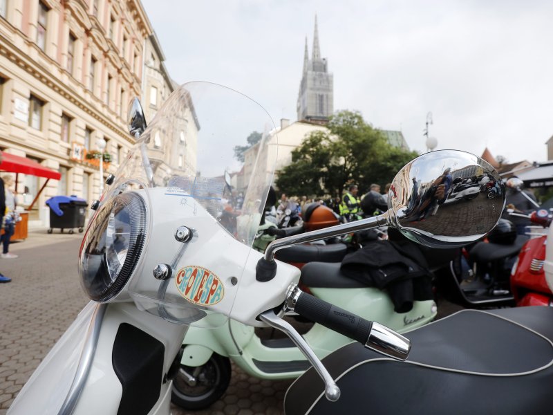 [FOTO] Više od 200 legendarnih Vespi okupiralo centar Zagreba ...