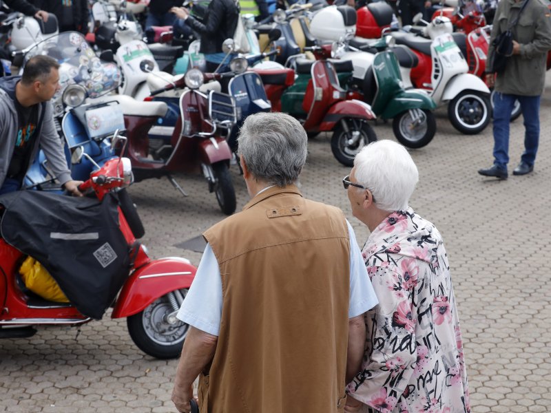 [FOTO] Više od 200 legendarnih Vespi okupiralo centar Zagreba ...