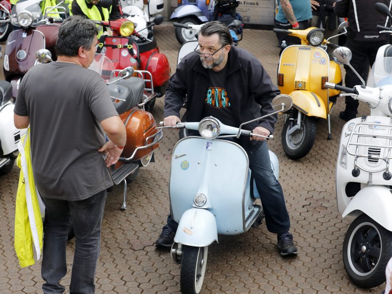 [FOTO] Više od 200 legendarnih Vespi okupiralo centar Zagreba ...