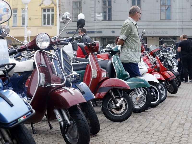 [FOTO] Više od 200 legendarnih Vespi okupiralo centar Zagreba ...
