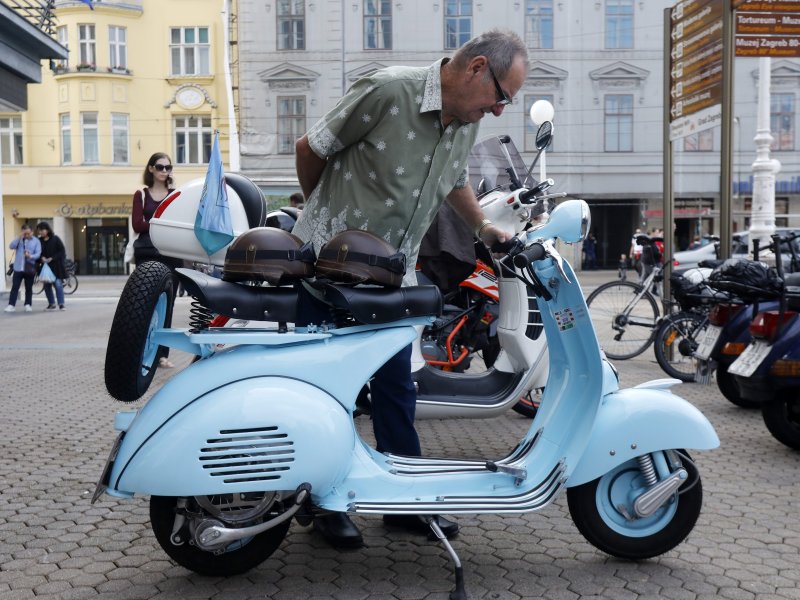 [FOTO] Više od 200 legendarnih Vespi okupiralo centar Zagreba ...