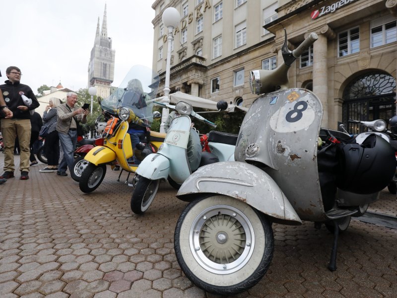 [FOTO] Više od 200 legendarnih Vespi okupiralo centar Zagreba ...