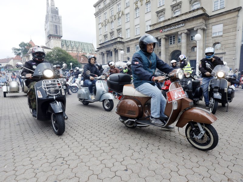 [FOTO] Više od 200 legendarnih Vespi okupiralo centar Zagreba ...