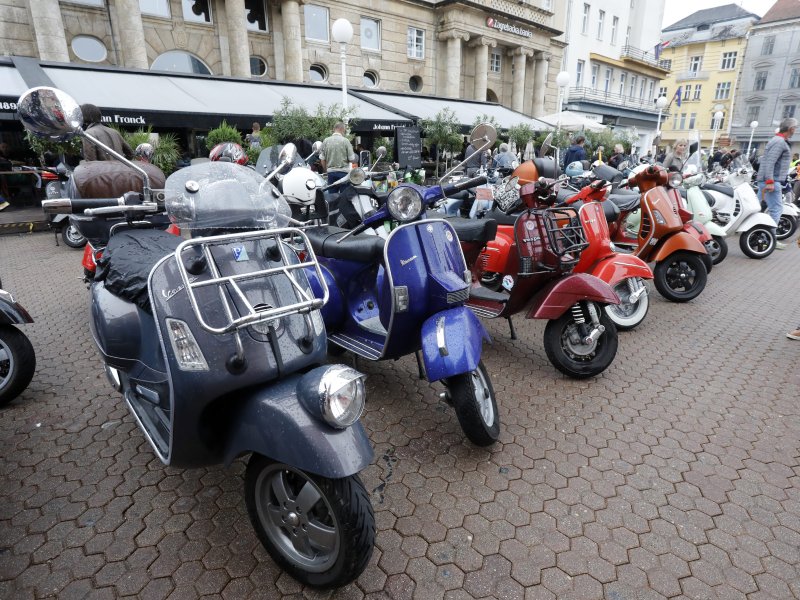 [FOTO] Više od 200 legendarnih Vespi okupiralo centar Zagreba ...