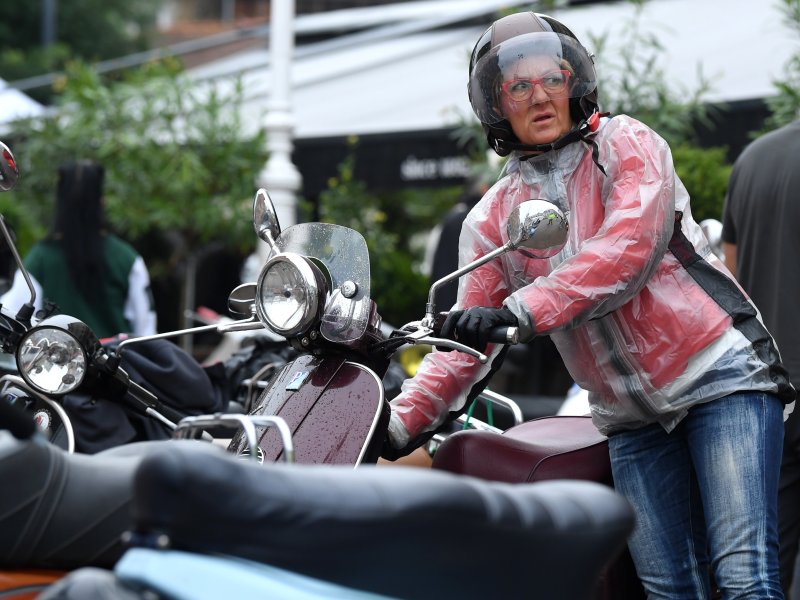 [FOTO] Više od 200 legendarnih Vespi okupiralo centar Zagreba ...
