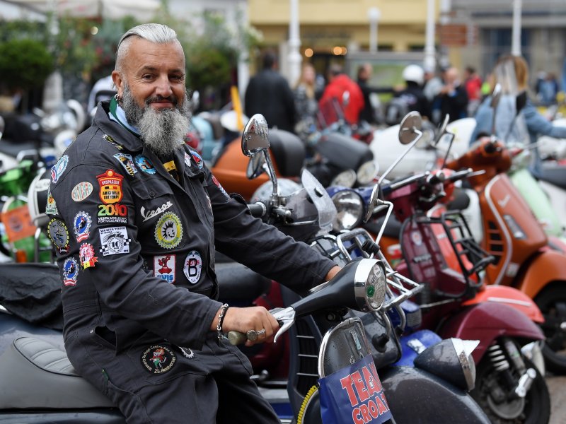 [FOTO] Više od 200 legendarnih Vespi okupiralo centar Zagreba ...