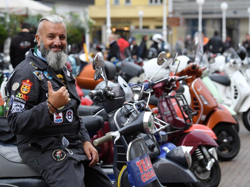 [FOTO] Više od 200 legendarnih Vespi okupiralo centar Zagreba ...