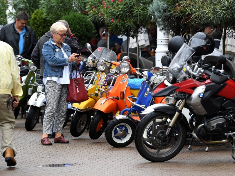 [FOTO] Više od 200 legendarnih Vespi okupiralo centar Zagreba ...