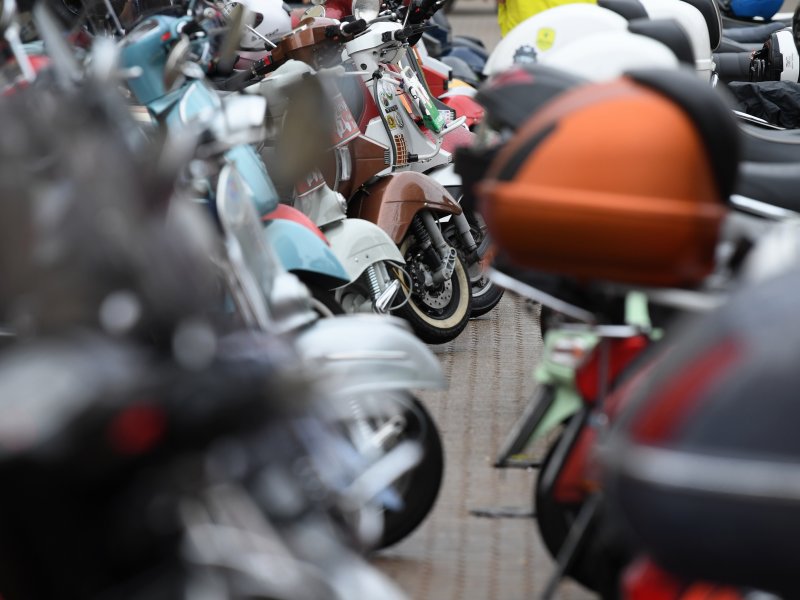 [FOTO] Više od 200 legendarnih Vespi okupiralo centar Zagreba ...