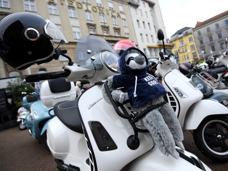 [FOTO] Više od 200 legendarnih Vespi okupiralo centar Zagreba ...