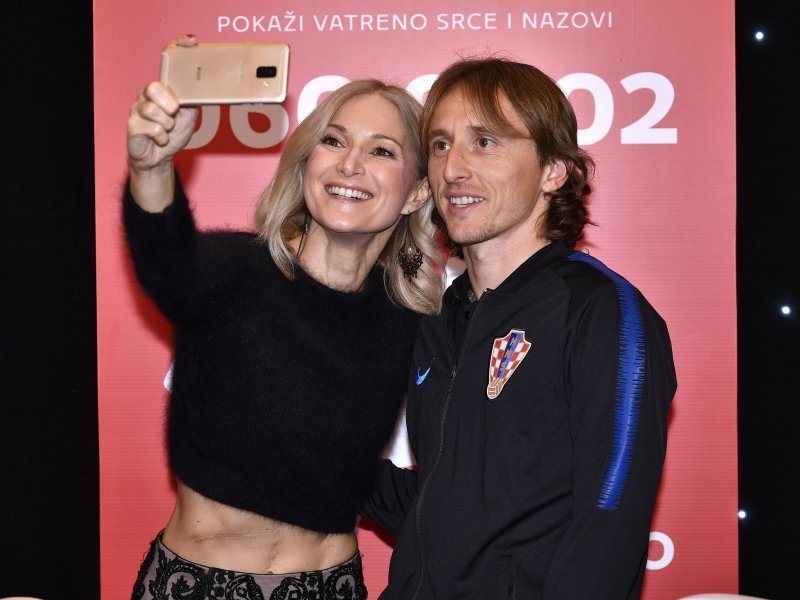 'Vatreno srce' okupilo brojne poznate na humanitarno-donatorskoj večeri ...