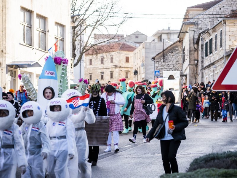 [FOTO] Maškare poharale Hrvatsku! Pogledajte kakve su 'nerede' radili u ...