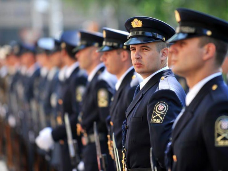 379 officers, non-commissioned officers graduate - tportal