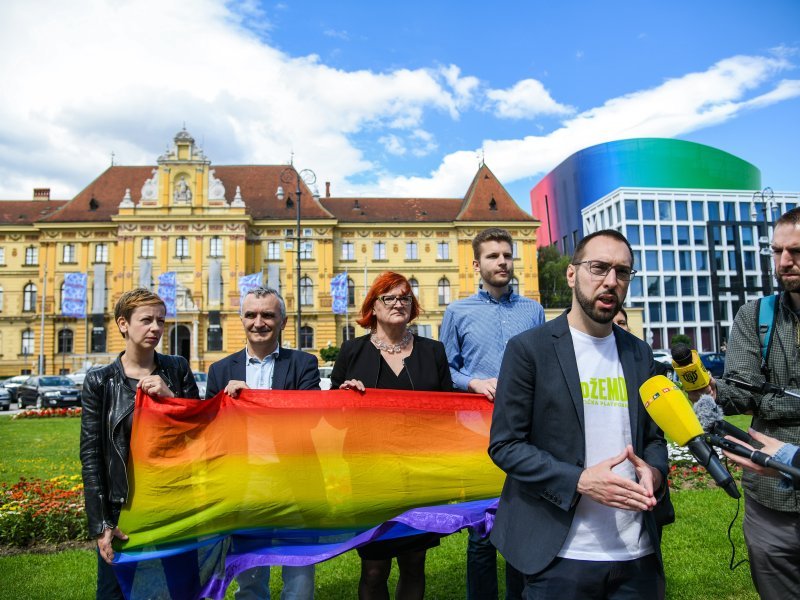 Tomašević: Bandić postavljanjem zastava Hoda za život traži nove ...
