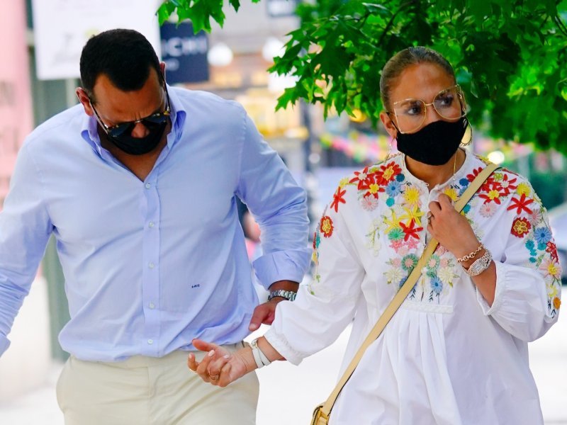 Geni su geni: Jennifer Lopez snimila novu modnu kampanju s mamom i ...