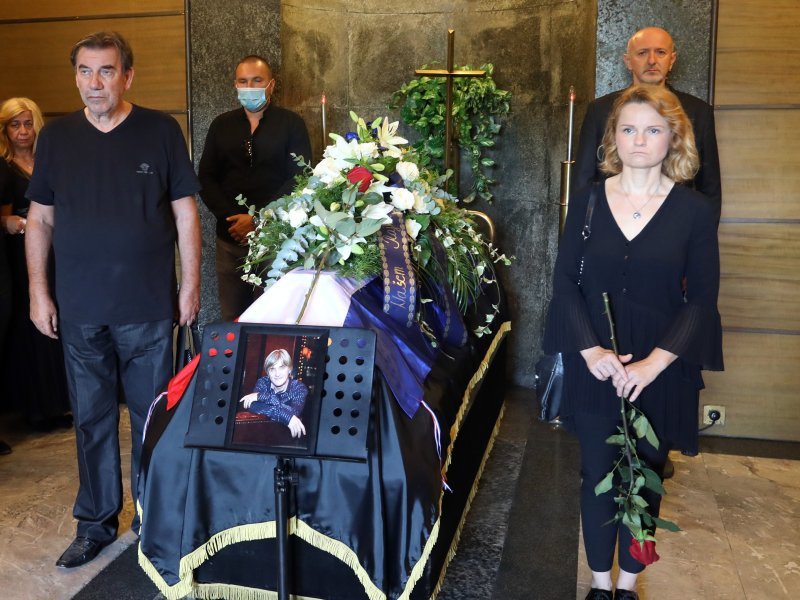 [FOTO] Dostojan ispraćaj velikana: Posljednje zbogom za Rajka Dujmića ...