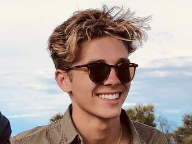 Tek je napunio 20, a zgodni grčki princ s njujorškom adresom već je ...