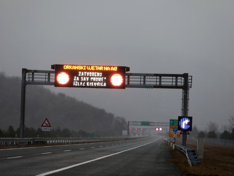 Prometna nesreća na autocesti A3, vjetar i poledica otežavaju promet ...