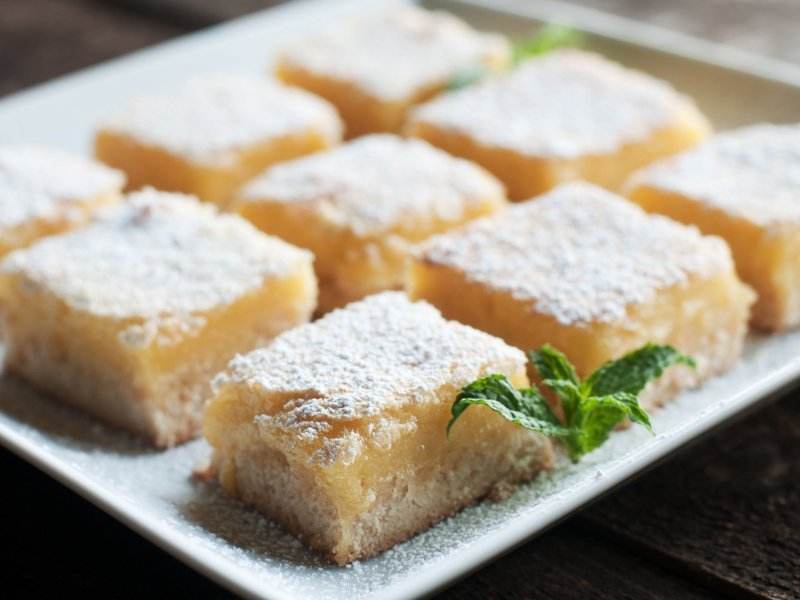 Zaboravite na klasične limun kocke: Ovom sočnom i prozračnom kolaču ...