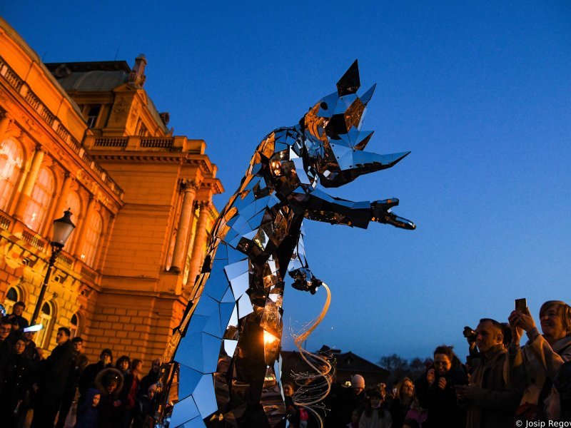 Gradonačelnik Tomislav Tomašević u društvu Martine Bienenfeld svečano ...