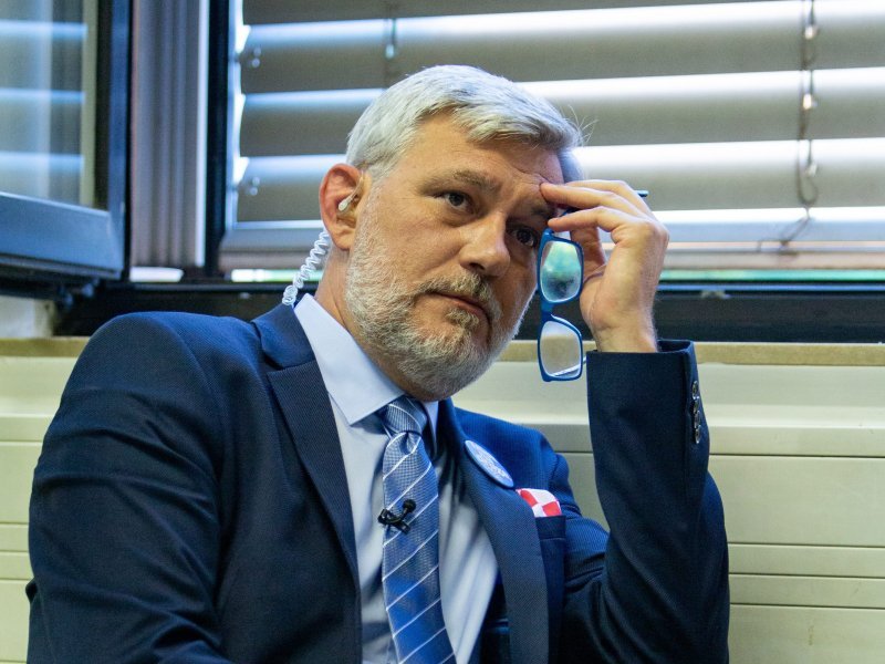 Robert Ferlin nakon nastupa u emisiji 'Zvijezde pjevaju' završio u ...