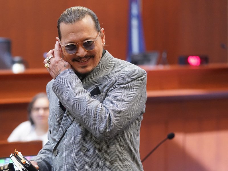 Brojne su poznate zvijezde stale u obranu Johnnyja Deppa, a među njima ...