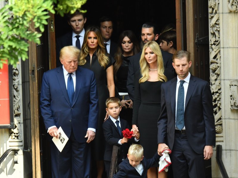 Poznati detalji sprovoda Ivane Trump: U zlatnom lijesu pokopana je na ...